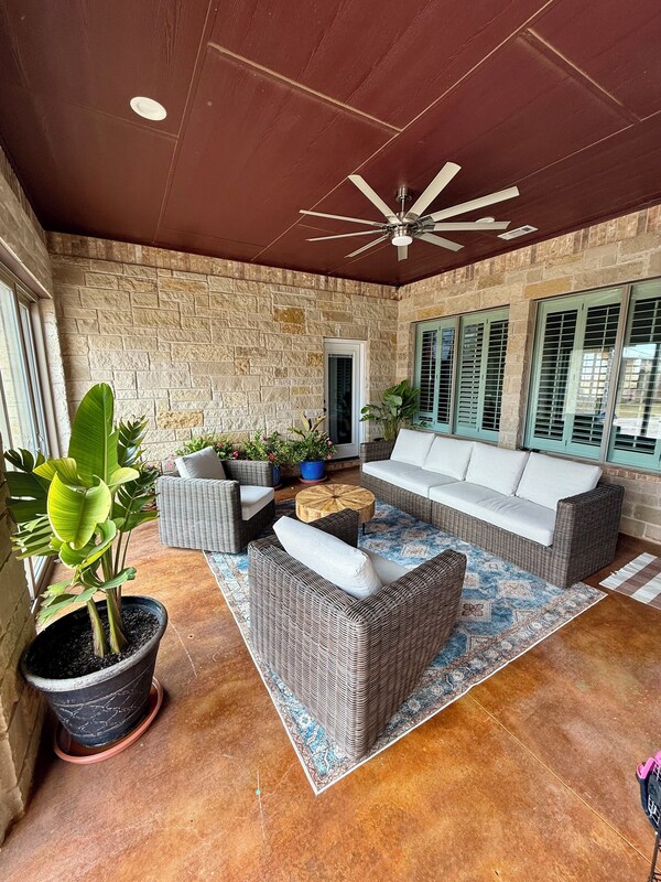 Charming 4-bedroom House + Pool + With Ac And Wifi In Lovely Midland, Tx. - Midland, TX