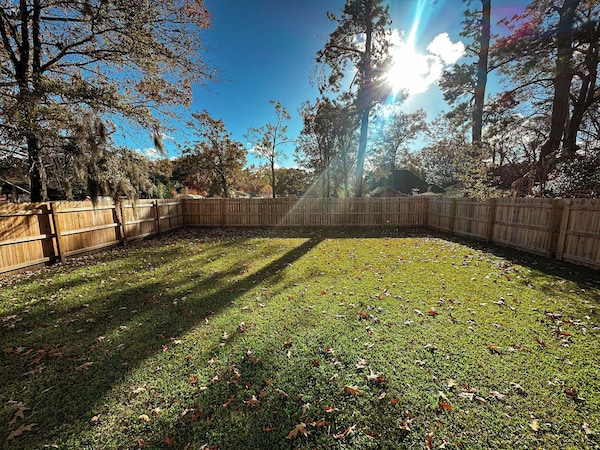 Charming & Bright 2 Bedroom ~ Close To Downtown Savannah / Airport - Savannah, GA