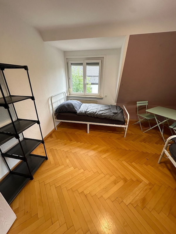 Fitters' Apartment For 5 People In Stuttgart, Quiet Location, Central, Parking Spaces - Stuttgart