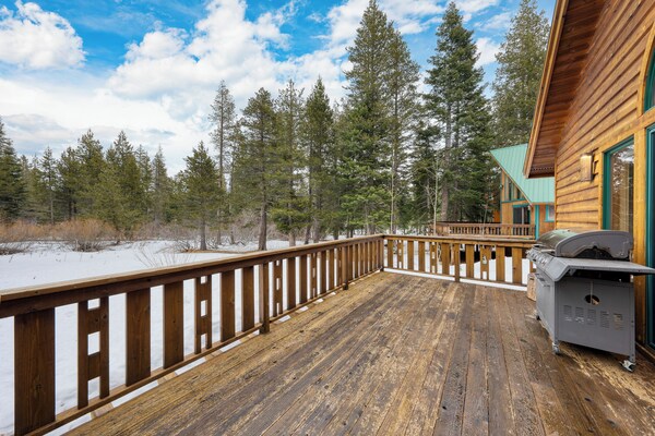 Donner Ridge By Avantstay | Minutes To Skiing | Deck, Ping Pong + Pool Table - Truckee, CA