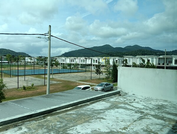 Spacious 4-bedroom House In Cool Kluang, Johor With Ac, Wifi, Netflix, Autogate - Johor