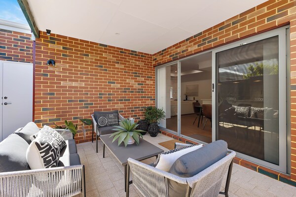 Prime Location I New & Modern - Gosnells