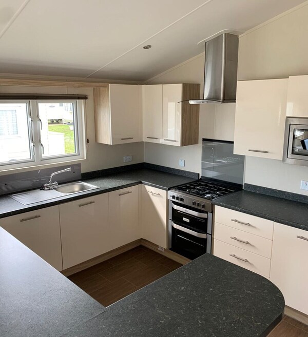 Charming 2-bedroom Lodge In A Peaceful Setting By The Beach - Kent