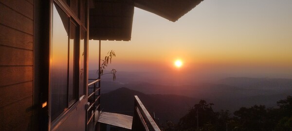 3-bedroom Villa In Panchalimedu With Stunning Views, Spa,wifi, Bonfire, Bbq & !! - Kuttikkanam