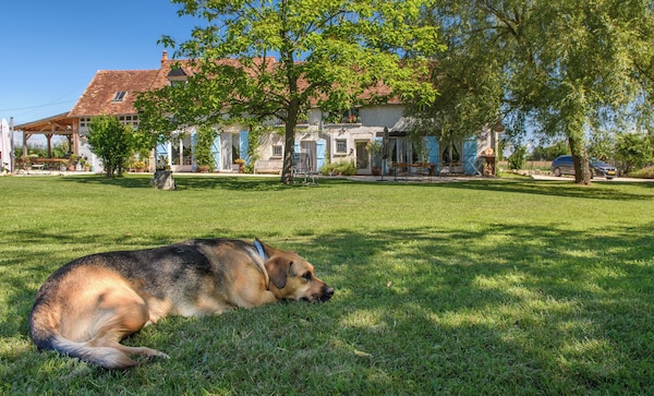 Gîte Le Corbier. Absolute Peace And Yet Only 10km From The A77 Autoroute. - Cher