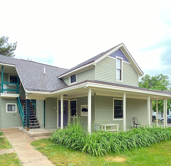 The Bramble: Downtown 10mins To Ski - Boyne City, MI