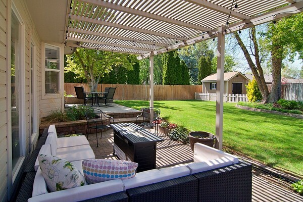 Family-friendly Home W\/ Bbq Shaded Patio & King Bed - Eagle Island State Park, Eagle