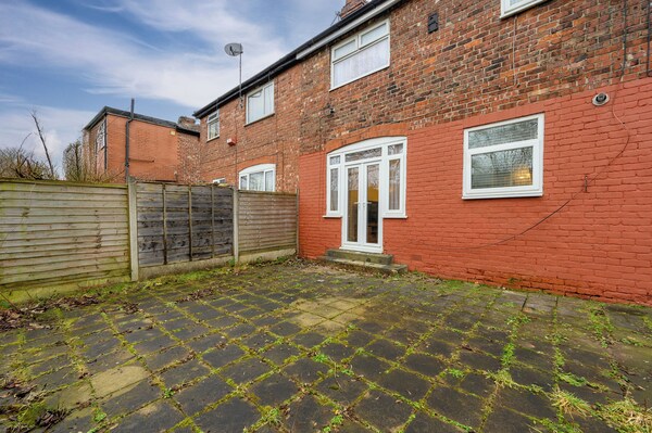 Modern 3-bedroom Home With Garden & Free Parking - Manchester