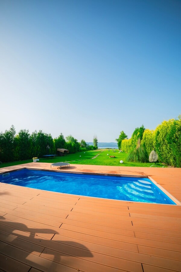 3-bedroom Villa In Welcoming Sapanca With Huge Garden At The Lake. - Sapanca