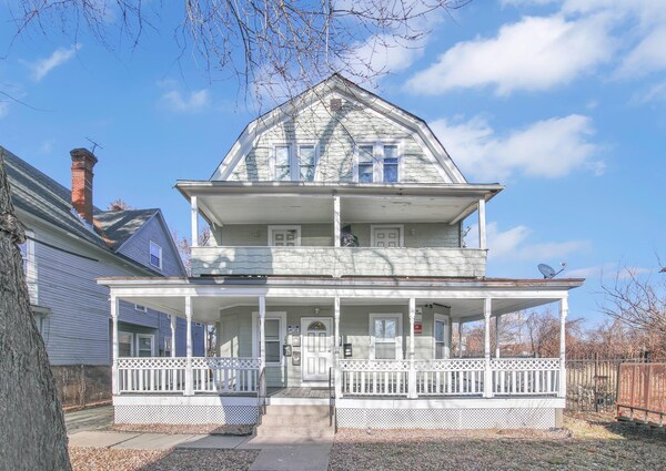 The Gem! \Ncozy 1-bedroom With Ac And Wifi In Charming Hartford With Office Space - West Hartford, CT