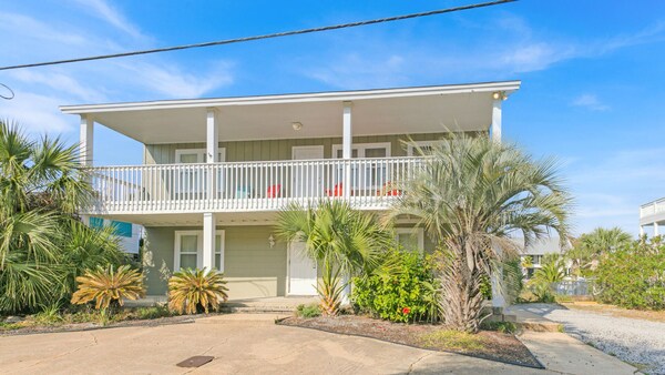 Dog Friendly 5 Br Home Across The Street From Beach With Boat Dock - Okaloosa Island, FL