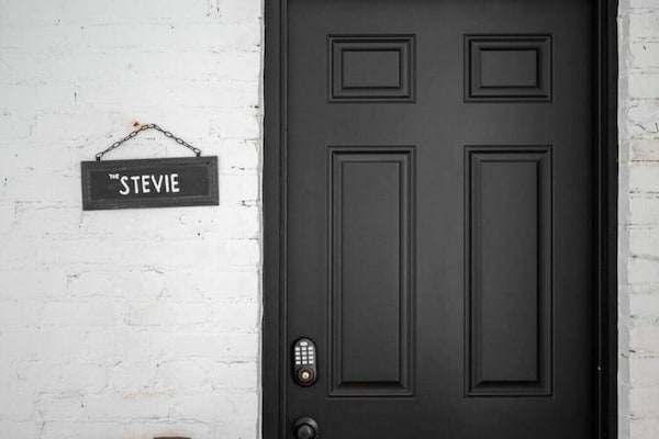 Pet Friendly | Modern Touches | Walk To Bars - Dublin, OH