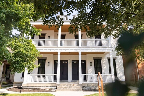 Pet Friendly | Modern Touches | Walk To Bars - Grove City, OH