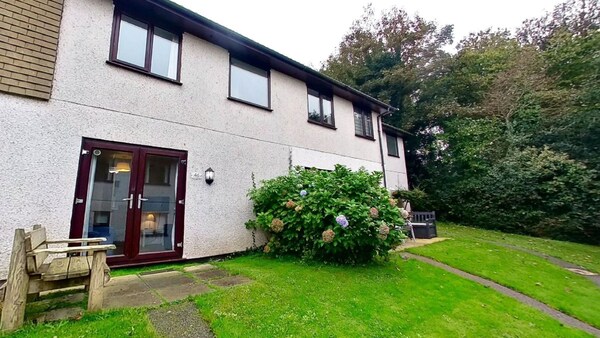 A Well Presented Property Is Set In A Quiet Location, But Still Close To All The Park Amenities - Praa Sands