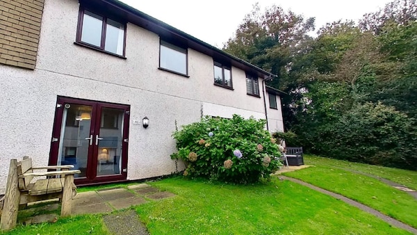 A Well Presented Property Is Set In A Quiet Location, But Still Close To All The Park Amenities - Praa Sands