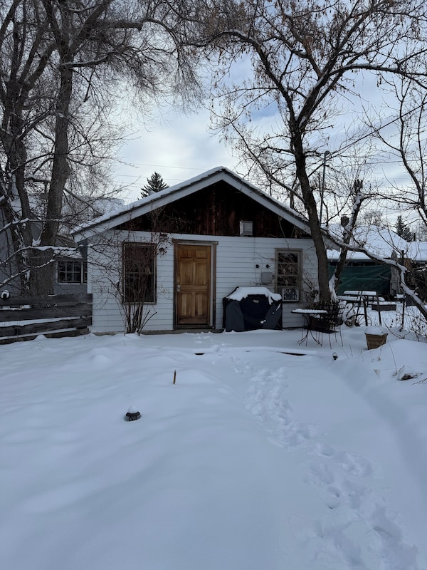 Charming Cottage Tucked Away In Trending Northeast Bozeman. - Bozeman, MT