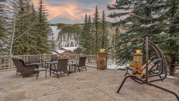 Large Ski-in/out Retreat + Lap Pool | Founders Lodge - Avon, CO