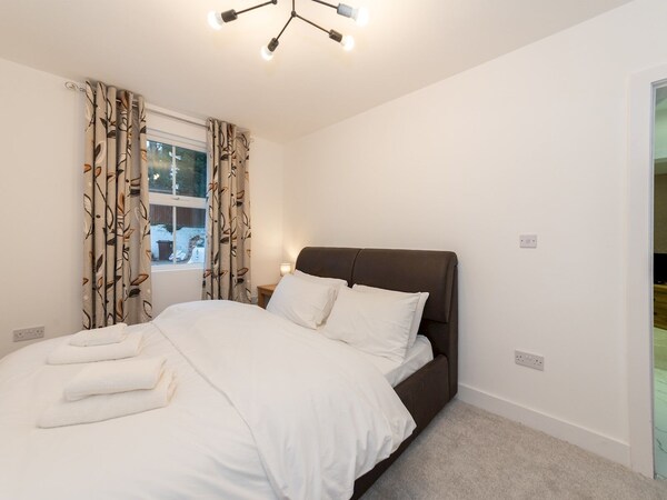 Pass The Keys | Charming Modern Home In Central Wokingham - Bracknell