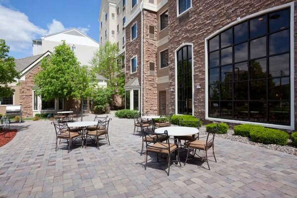 Perfect Business Traveler Room With Complimentary Breakfast - Eden Prairie, MN