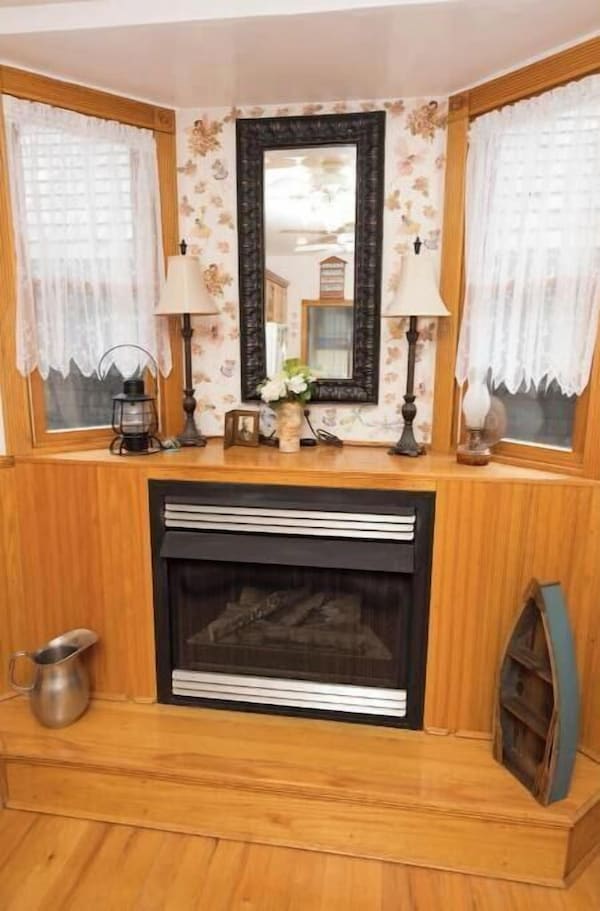 Victorian Beachside Apartment - Beach Haven, NJ