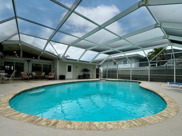 3-bedroom 1 Story Home On Canal With Private Pool Just Steps To Fort Myers Beach - Florida