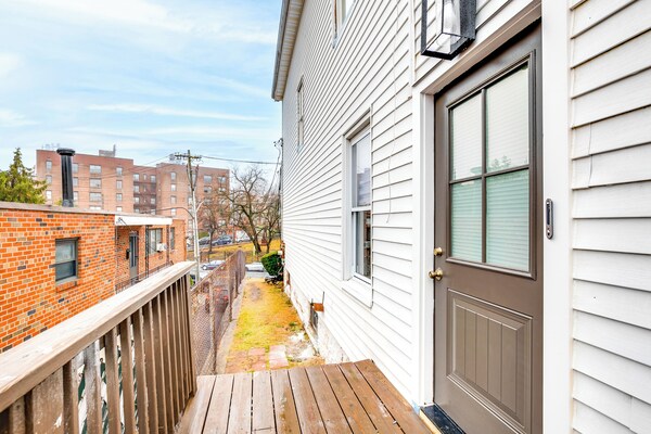 Centrally Located & Pet Friendly: Yonkers Studio! - Great Neck, NY