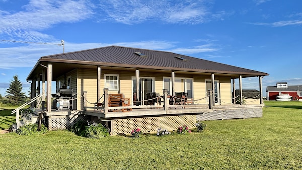 Water View Cottage - Walk To Thunder Cove Beach! - Prince Edward Island