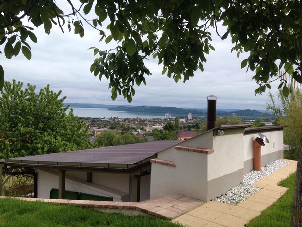 A Newly Renovated Old Wine Cellar With A View Of Lake Balaton And The City. - Balatonfüred