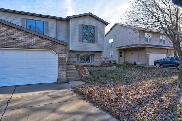 Charming 3-bedroom Duplex Unit With Wifi In Cottage Grove - Wisconsin