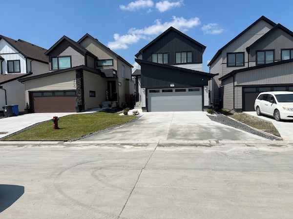 Luxury: Home Away From Home With Private Entrance - Manitoba