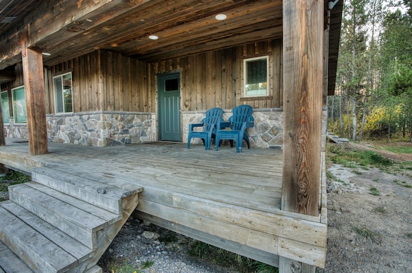 Queen Suite At Ponds Lodge Cabin 6 Unit 4 - Island Park, ID