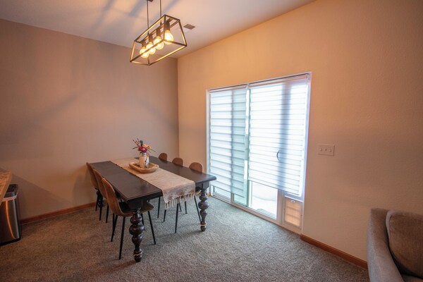 Updated 3-bedroom 2.5-bathroom Townhome With Ac And Wifi In Evansville - Casper, WY