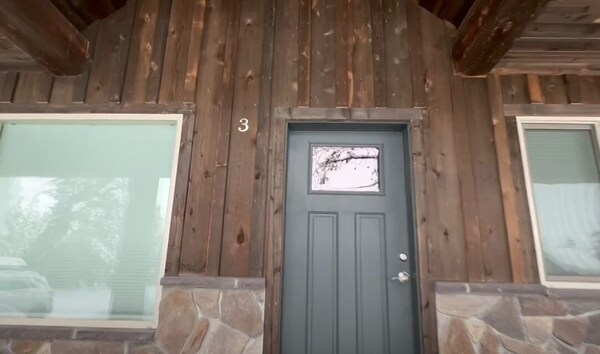 King Room At Ponds Lodge Cabin 6 Unit 3 - Island Park, ID