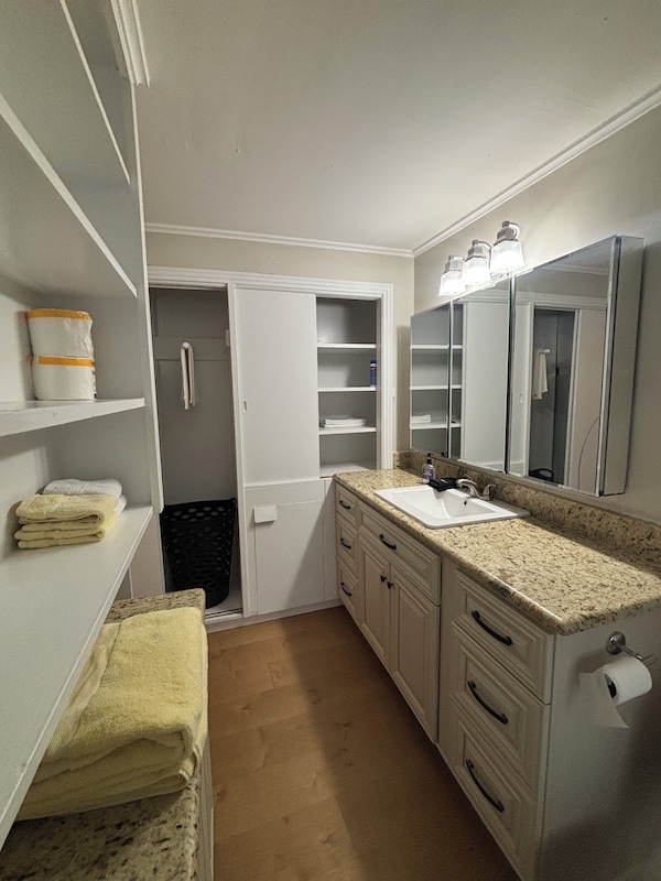 7th Street Hangout Loft Loft. Close To All The Local Spots. Walking Distance - Fort Worth, TX