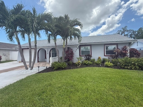 Seas The Stay At Salt And Sol - 3 Br 2 Ba - St. Petersburg, FL