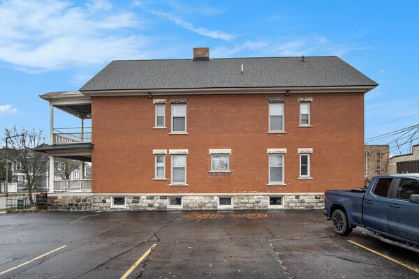 New 1st Floor Victorian Flat In Downtown Kalamazoo - Portage, MI