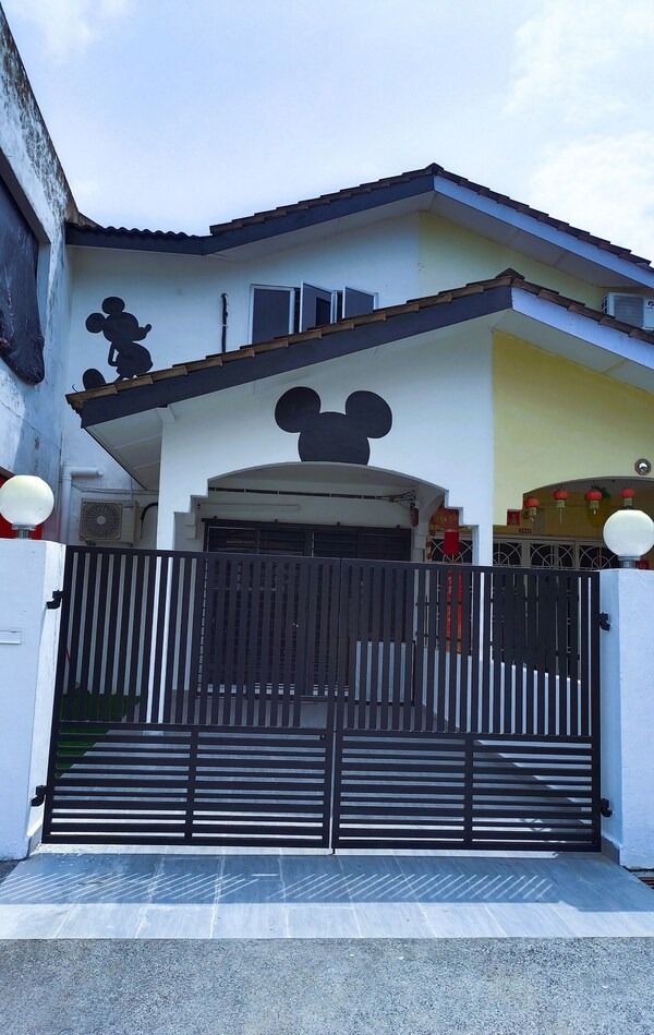 Disney Themed Playhouse Tampin With Giant Slide@tampin/melaka Free Movies - Tampin
