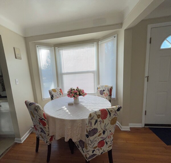 Charming 3-bedroom House With Wifi In Welcoming Southfield - Southfield, MI
