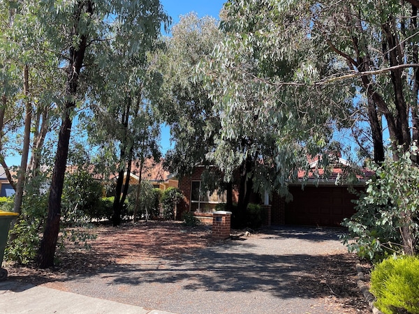 Contemporary North Canberra Retreat, Near Light Rail For Easy Access To Cbd. - Belconnen