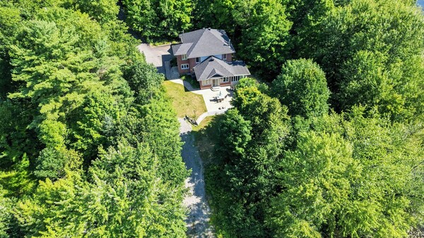 Private Waterfront Cottage- A Family-friendly Escape With Fun And Relaxation - Val-des-Monts