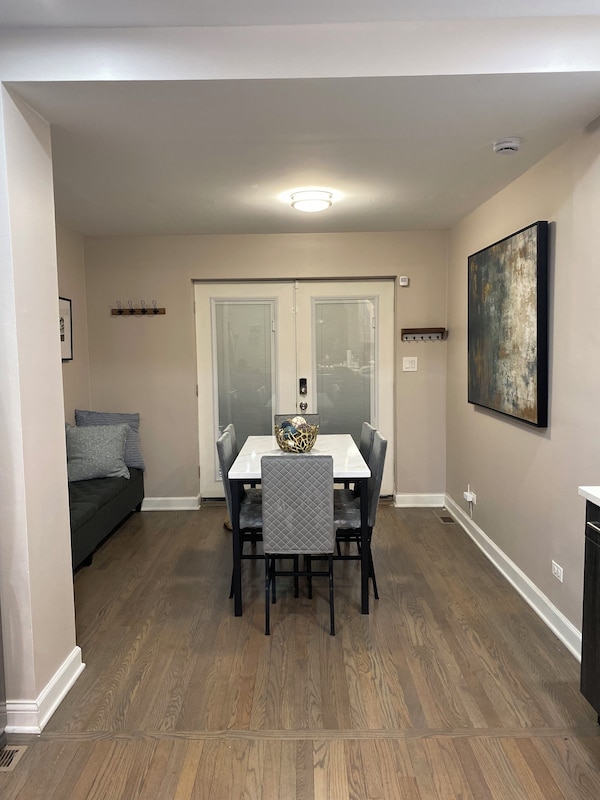 Charming 3-bedroom Loft With Ac, Wifi In Lovely Oak Park - Skokie