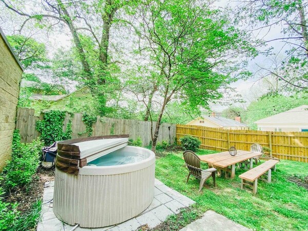 The Bohemian Villa - 7000sq Ft  Ping Pong Hot Tub - 8 Bedrooms Sleeps 20+ - Hartsfield-Jackson Atlanta Airport (ATL)