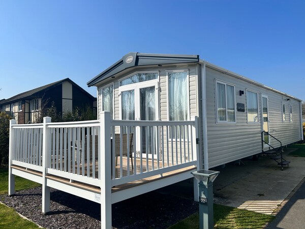Hafan Y Mor Park 3-bed Caravan, Sleeps 8, Pets Ok - North Wales