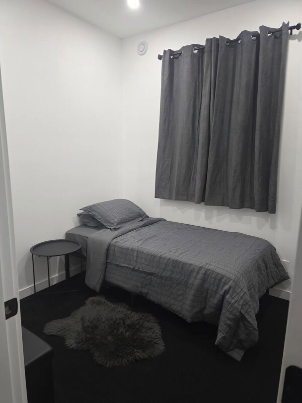 Quiet Bright 2 Bedroom 1 Bathroom Suite In Town! - Duncan