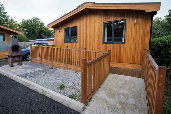 Dovestone Luxury Lodges (Sleeps 4) - Pets Welcome In Greenfield - Oldham