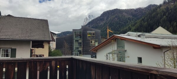Apartment 'Goller Saslonch' With Mountain View, Balcony And Wi-fi - Val Gardena