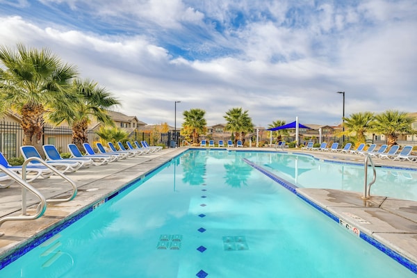Hike, Bike & Swim: Utah Family Home W/ Mtn Views! - St. George, USA