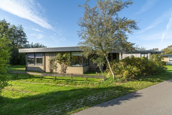 Modern Uns Stilvoll Eingerichteter Ferienbungalow Für 5 Personen In Strandnähe - Petten