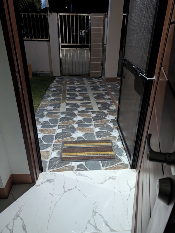 Charming 4-bedroom House With Ac And Wifi With Power Generator During Brown Outs - Kalibo