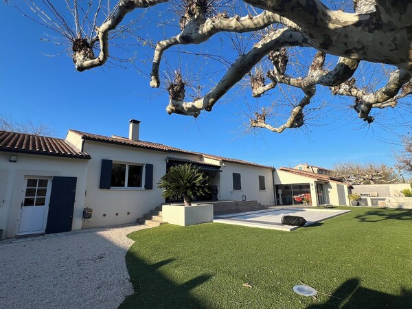 Villa Contemporaine Entre Avignon Et St Rémy De Provence Avec Piscine Privée - Avignon